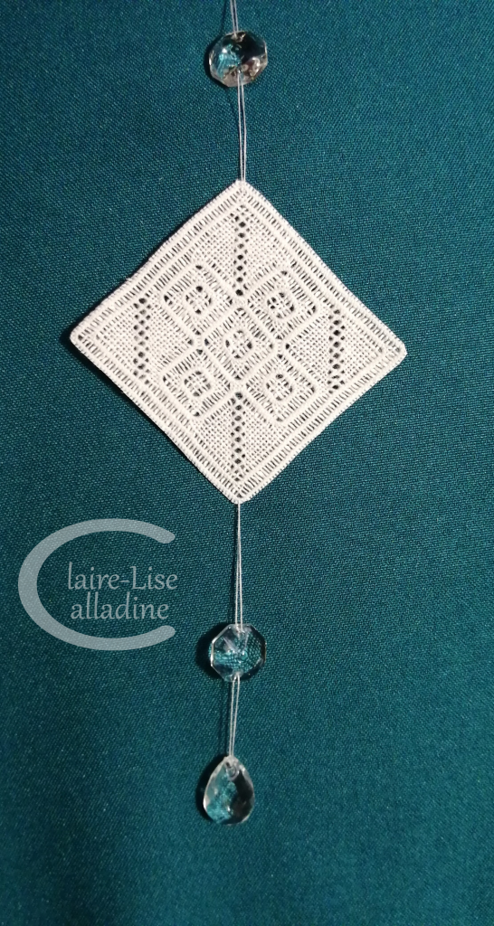 Pendeloque 12 (pièce unique) – Calladine – broderie main