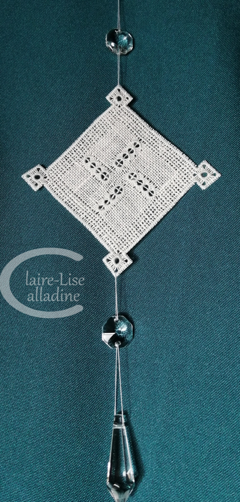 Pendeloque 3 (pièce unique) – Calladine – broderie main