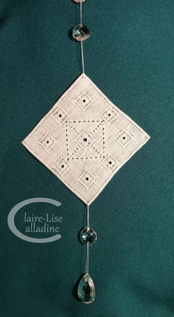 Pendeloque 8 (pièce unique) – Calladine – broderie main