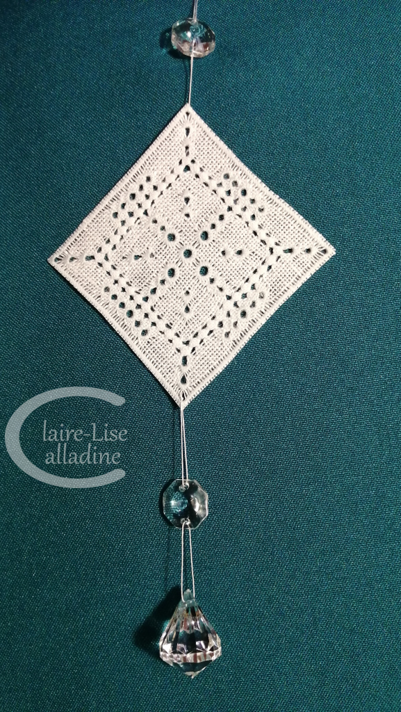 Pendeloque 9 (pièce unique) – Calladine – broderie main